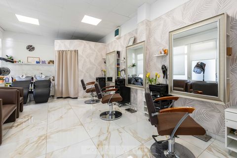 Dorina Hairstylist - Haj Stúdió Sopron | Notino szalonok